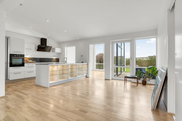 Row house in a quiet neighborhood with terrace and carport - 96 m² ...