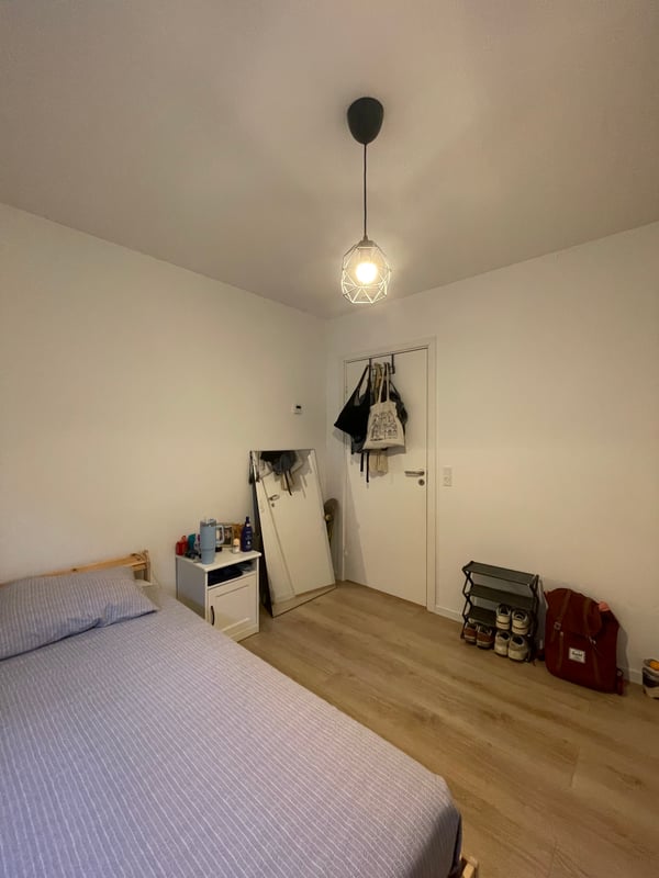 Really nice and furnished room for rent ! Close to VIA Campus available ...