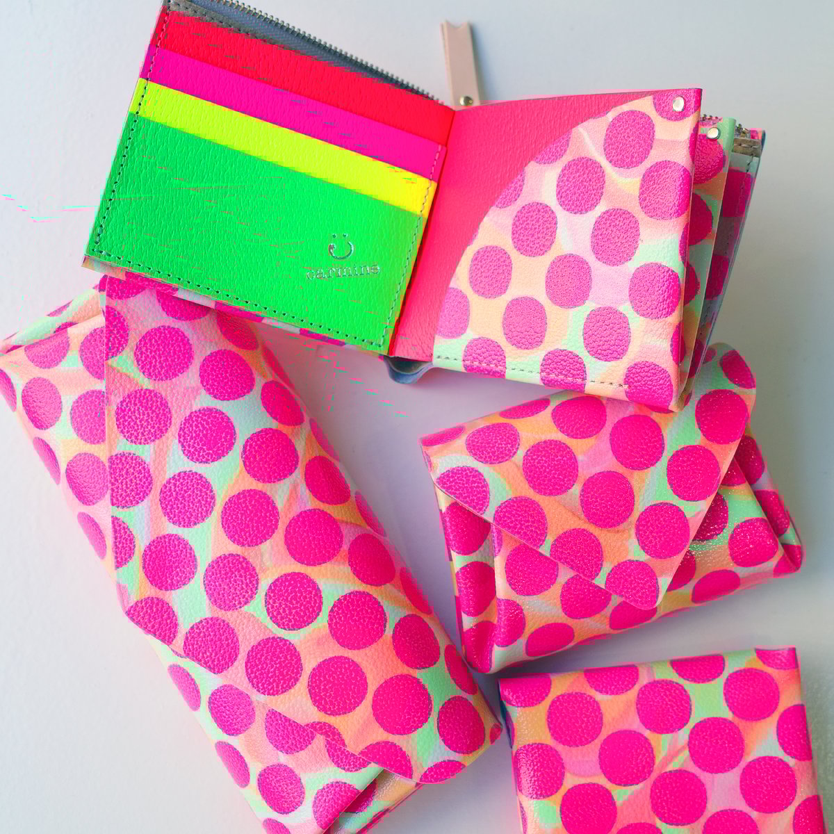 ワンウォレット ダブル ネオンピンク【One Wallet Clear Dot Double ...