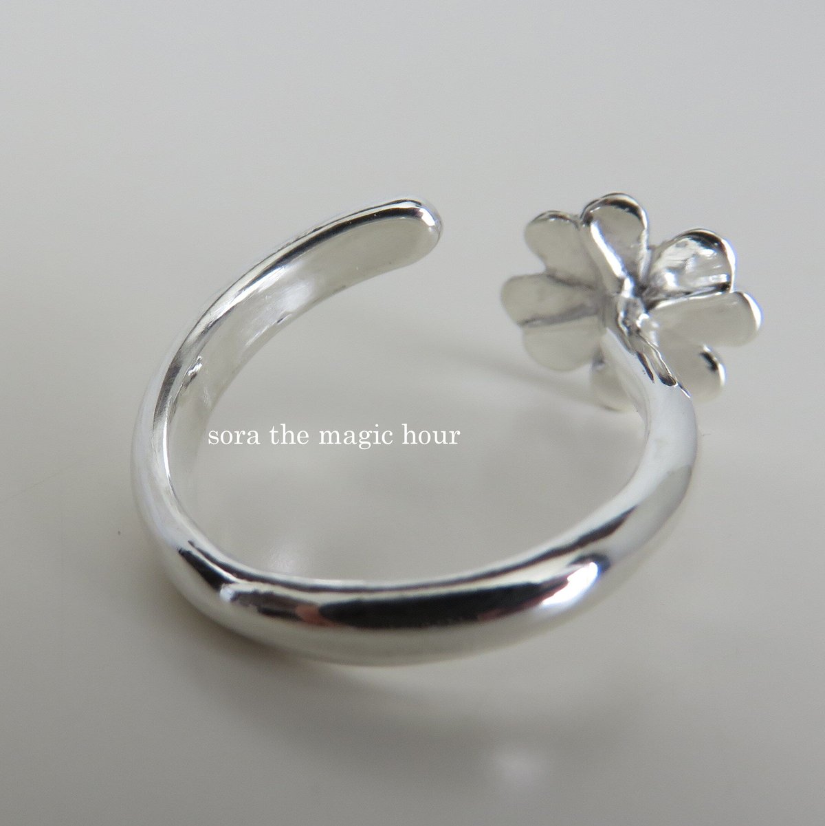 四つ葉のクローバーのフリーリング Four-leaf clover silver 925 四つ葉のクローバーのフリーリング Four-leaf clover silver 925