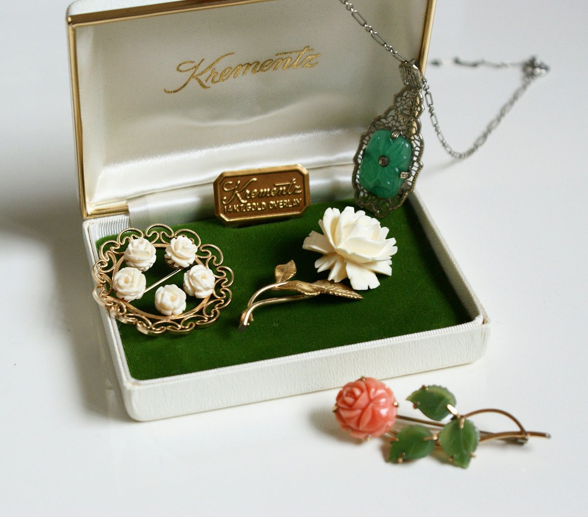 KREMENTZクレメンツ ピンク珊瑚 ジェイド ローズ ブローチ KREMENTZクレメンツ ピンク珊瑚 ジェイド ローズ ブローチ