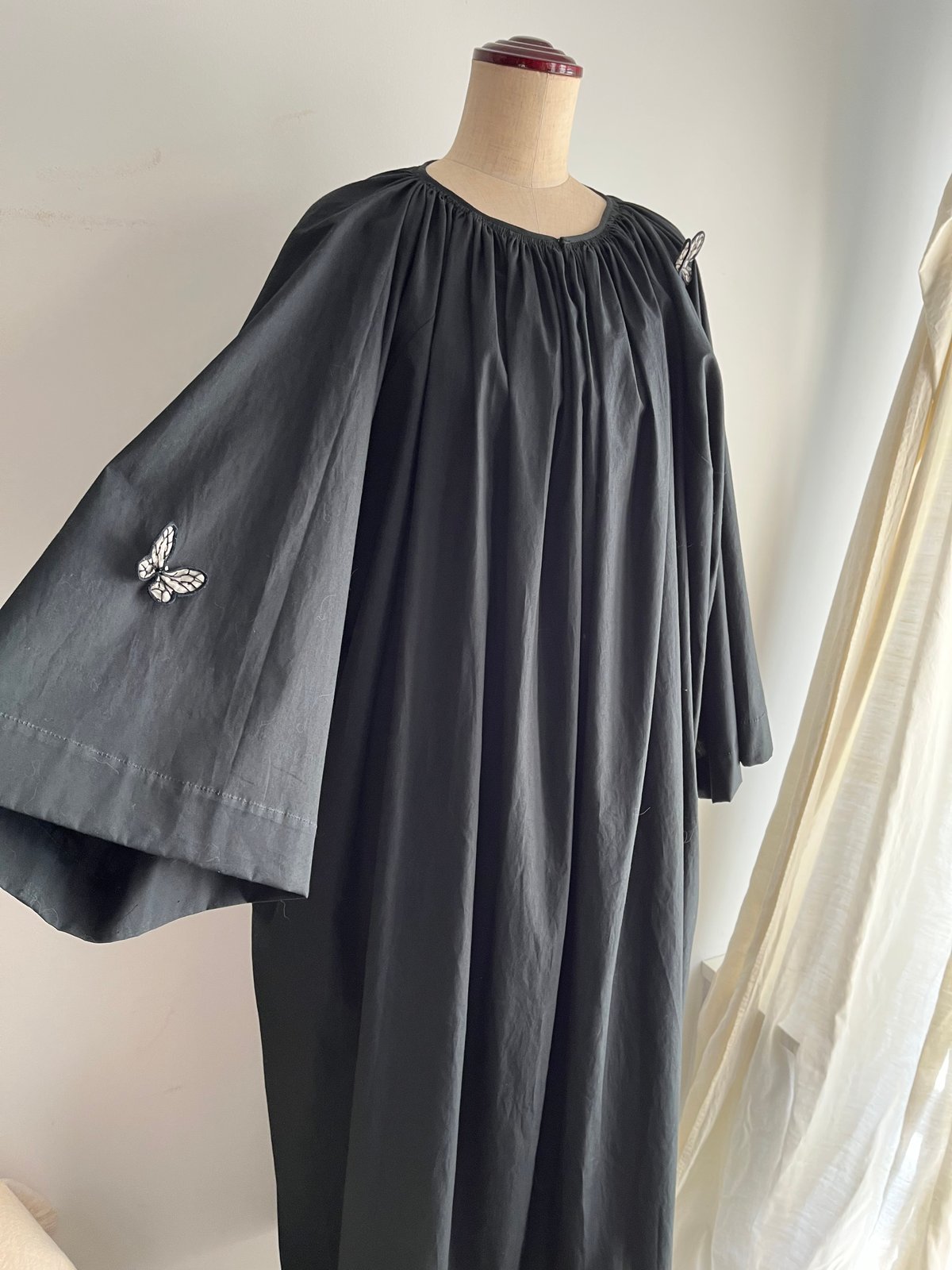 チョウチョ付きチャーチドレス | Sugri Official Online Store