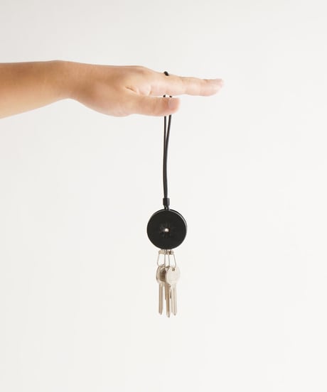 YOYO KEY HOLDER ( NUDE / BLACK ) | i ro se Off...