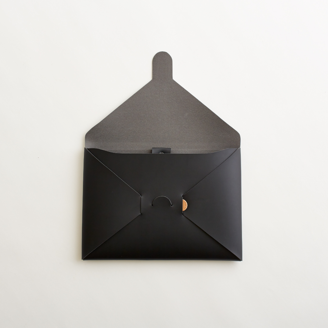 SEAMLESS CLUTCH BAG-M ( BLACK / NUDE ) | i ro s SEAMLESS CLUTCH BAG-M ( BLACK / NUDE ) | i ro s