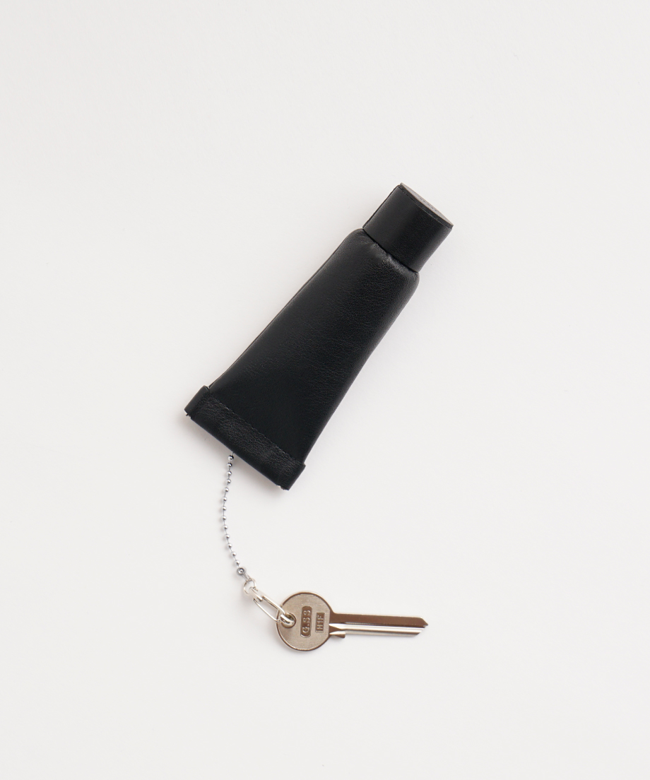 TUBE KEY CASE ( CAMEL / BLACK / SILVER ) | i ro...