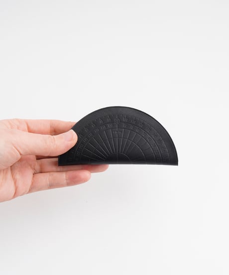 protractor coin case ( nude / black) | i ro se ...