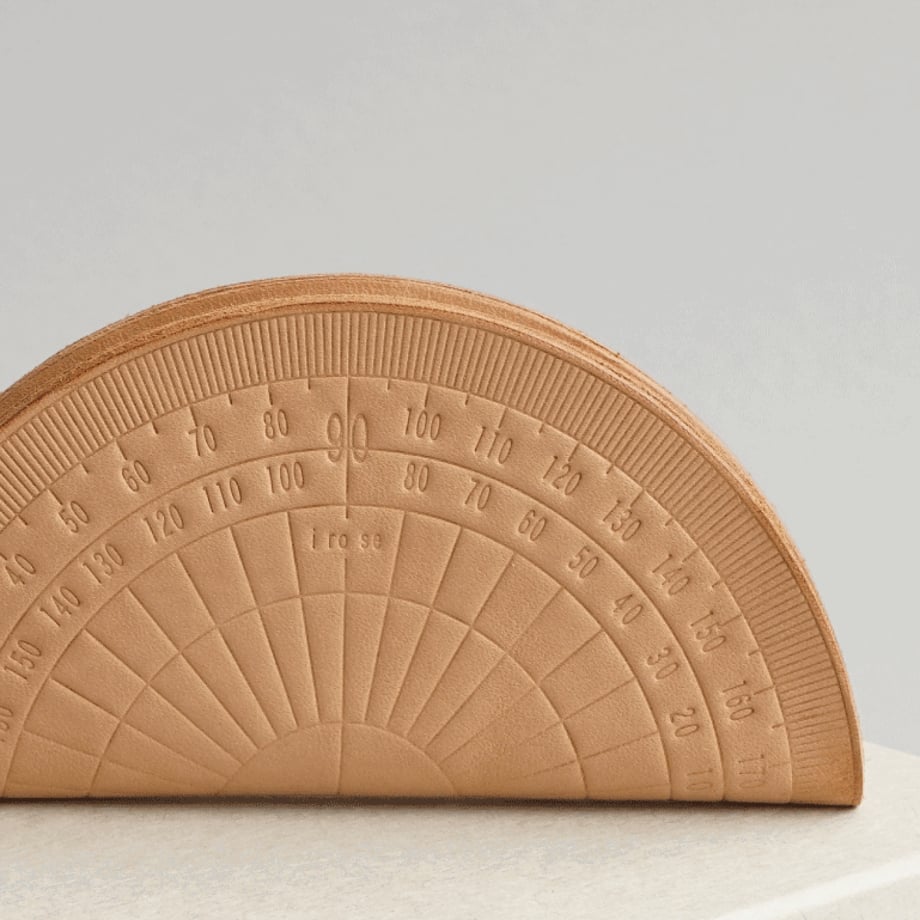 protractor coin case ( nude / black) | i ro se ...