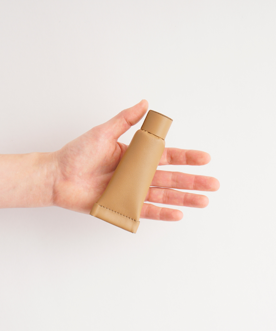 TUBE KEY CASE ( CAMEL / BLACK / SILVER ) | i ro...