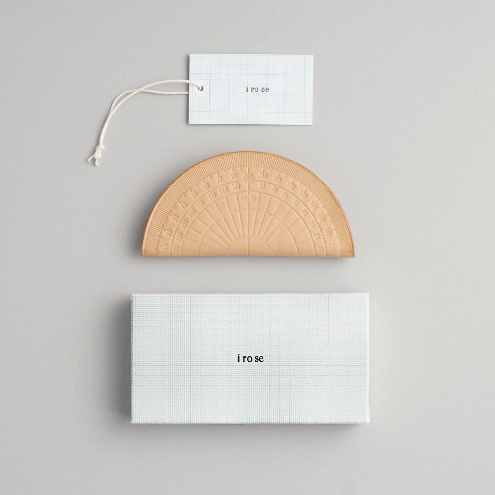 protractor coin case ( nude / black) | i ro se ...