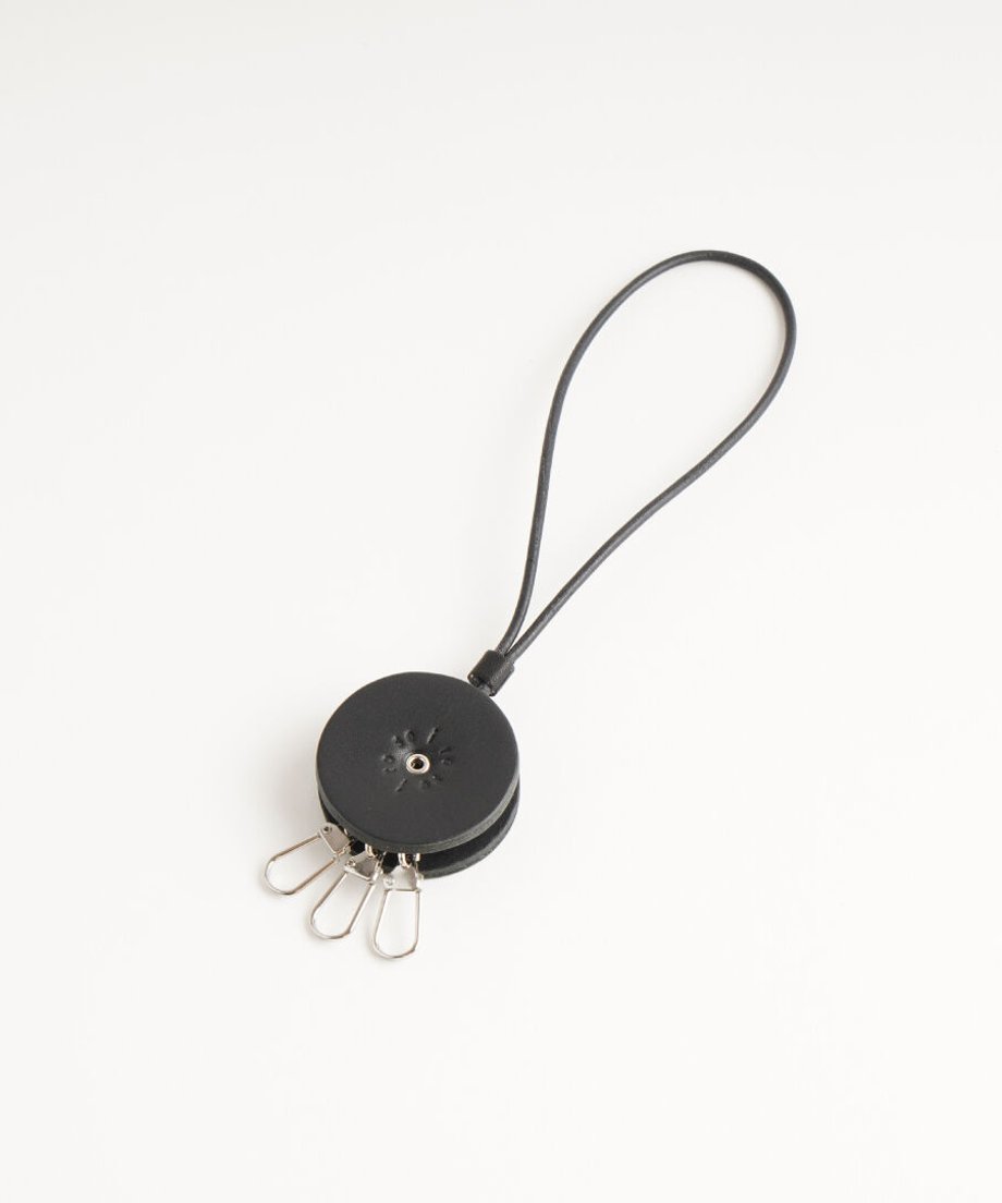 YOYO KEY HOLDER ( NUDE / BLACK ) | i ro se Off...