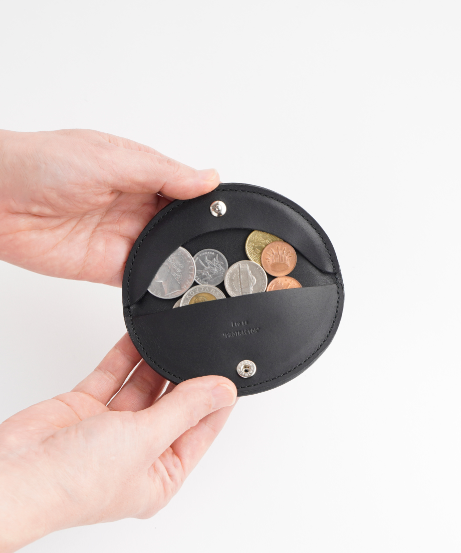 protractor coin case ( nude / black) | i ro se ...