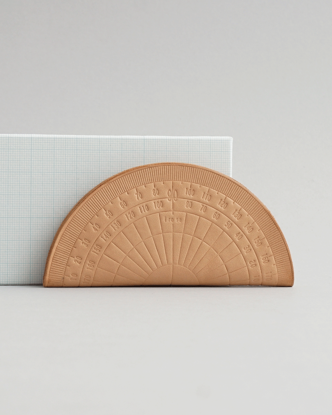protractor coin case ( nude / black) | i ro se ...