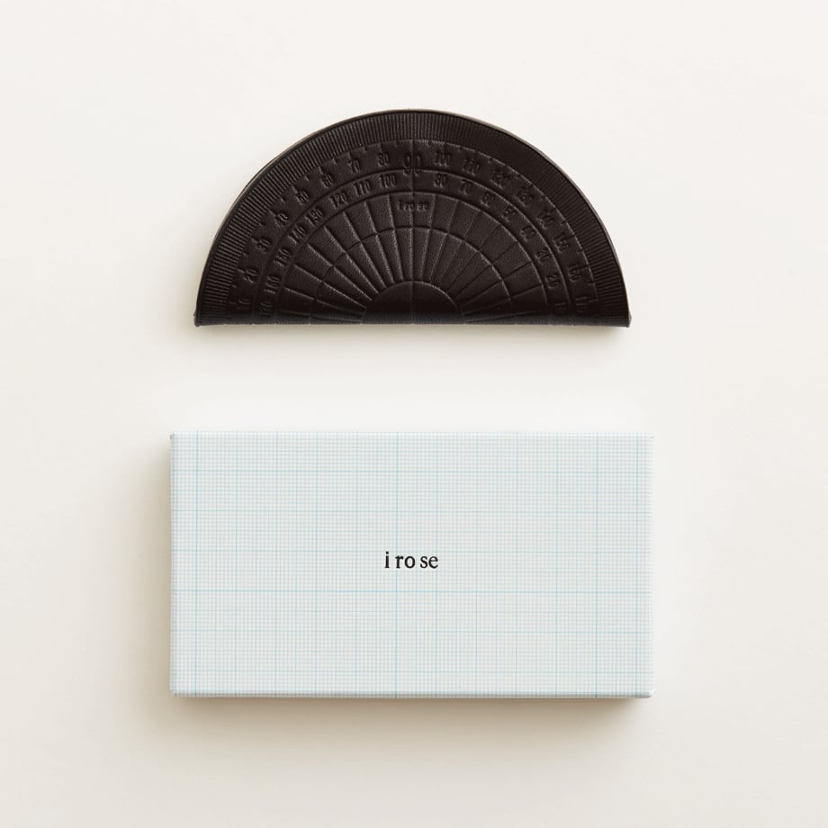 protractor coin case ( nude / black) | i ro se ...