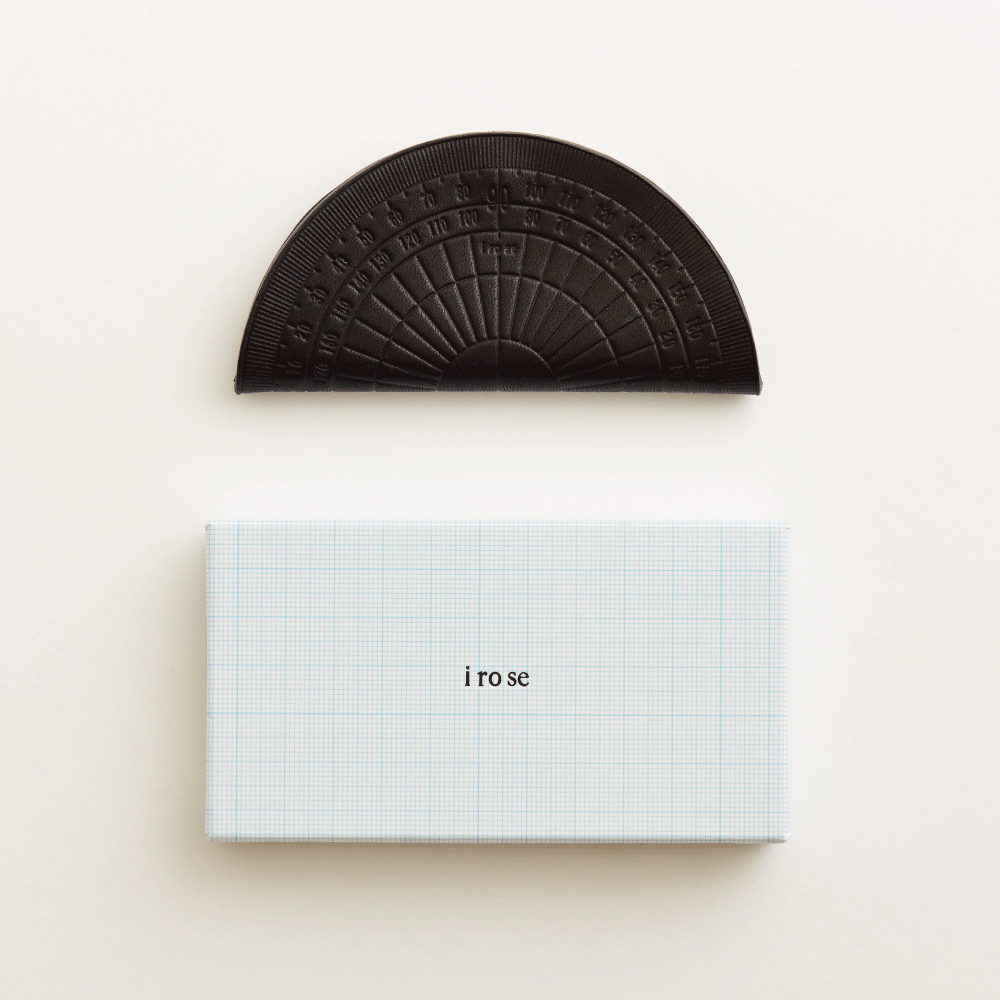 protractor coin case ( nude / black) | i ro se ...