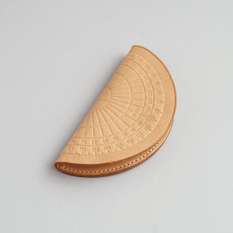 protractor coin case ( nude / black) | i ro se ...