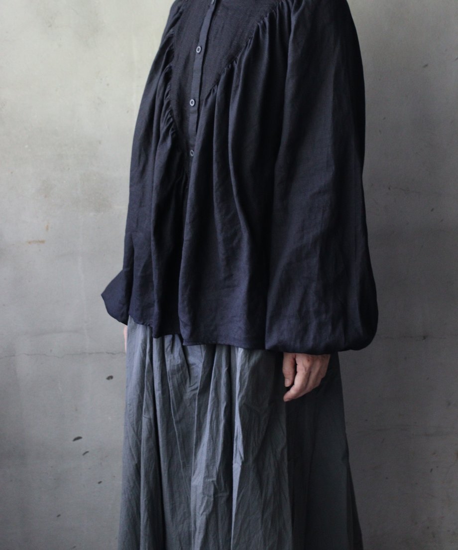 cavane キャヴァネ / Collarless raglan linen100 blous...