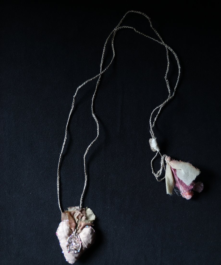 Antonia Rossi (Antomoon)/ Embroidered Heart Nec...