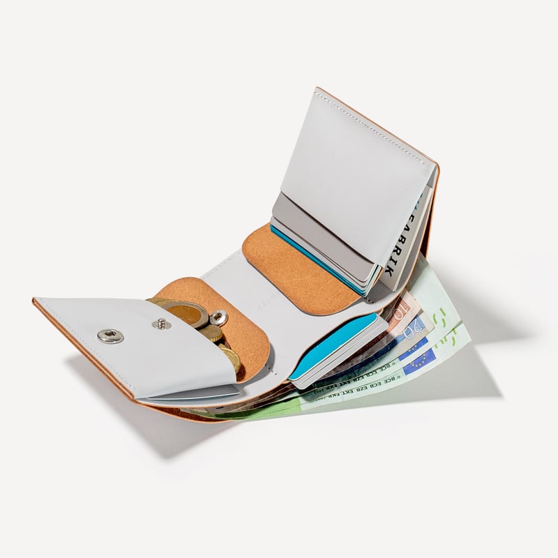 しっかり入ってコンパクトな財布 TRI-FOLD WALLET / BLACK | fabrik しっかり入ってコンパクトな財布 TRI-FOLD WALLET / BLACK | fabrik