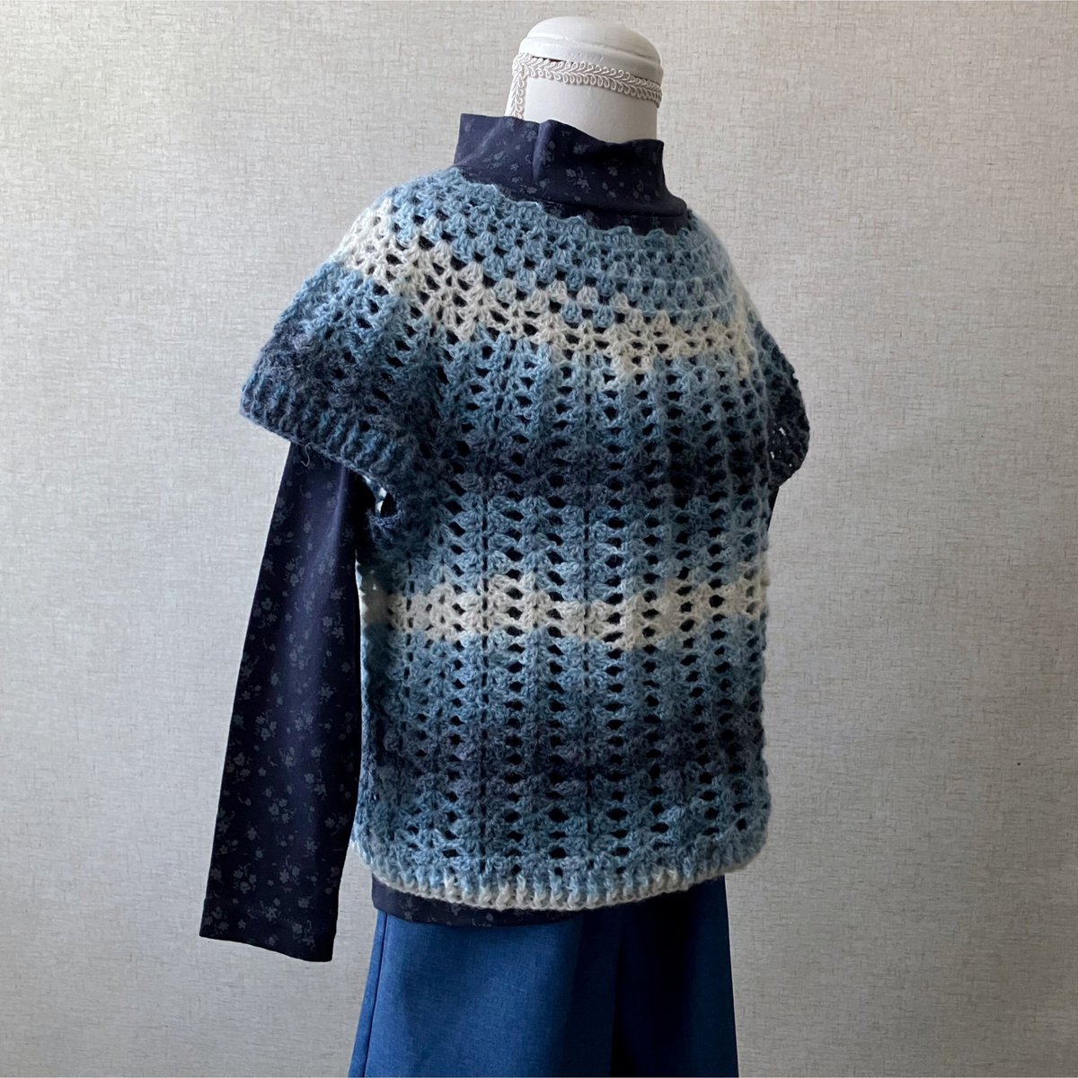 【ダウンロード版編み図】丸ヨークのポートネックベスト | かぎ針編み雑貨の編み図 ATELIE...