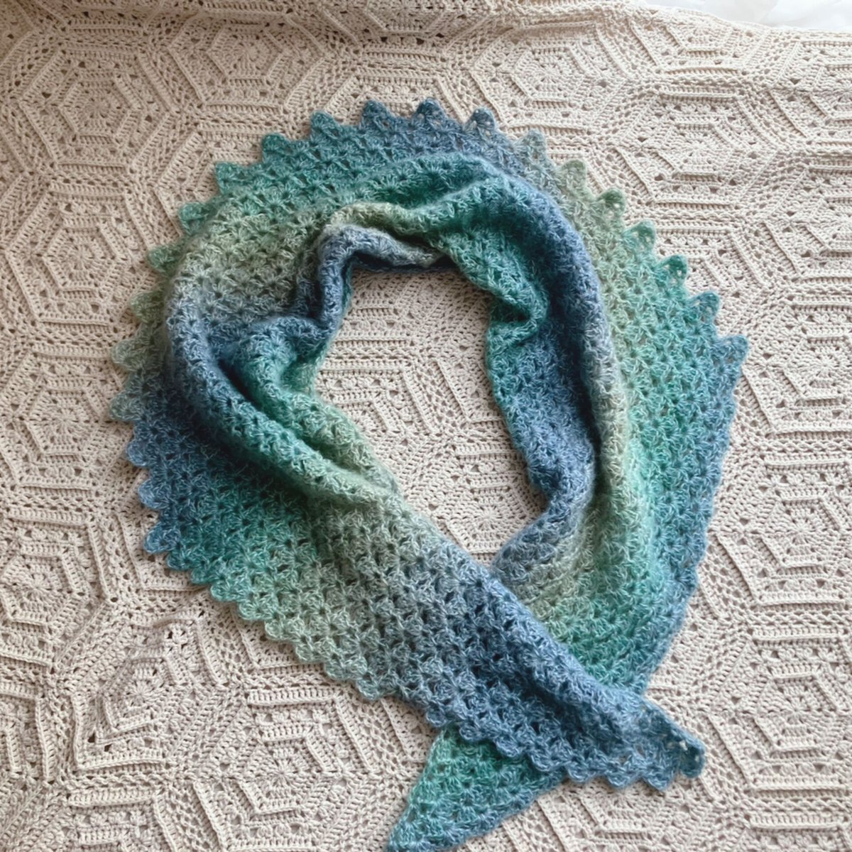 【ダウンロード版編み図】グラデーションダイアゴナルストール | かぎ針編み雑貨の編み図 ATE...