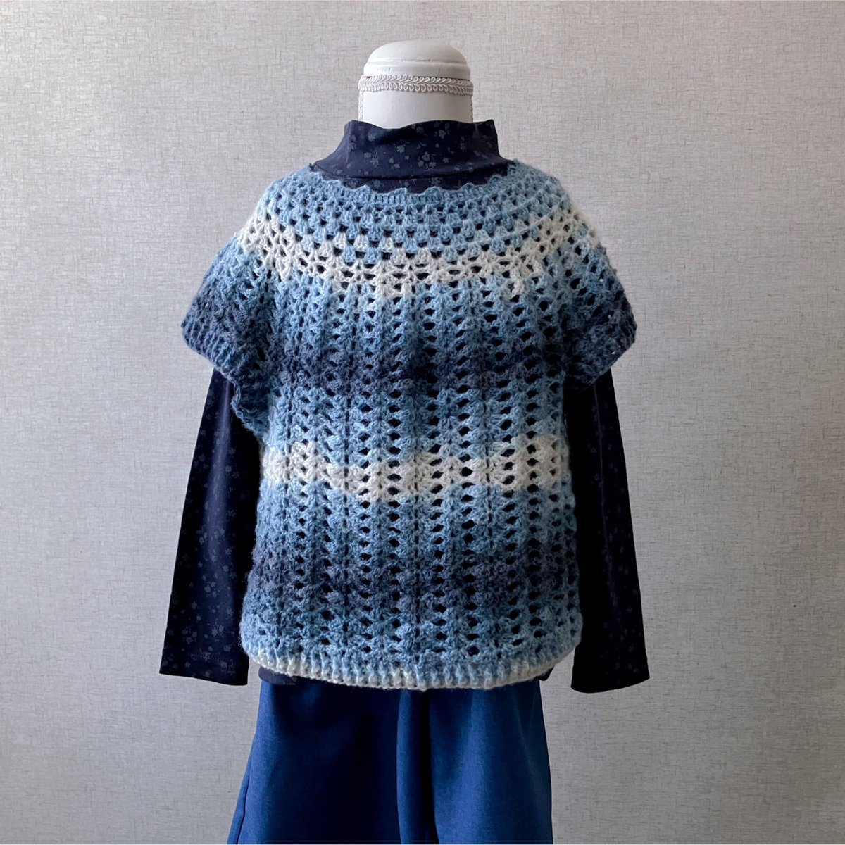 【ダウンロード版編み図】丸ヨークのポートネックベスト | かぎ針編み雑貨の編み図 ATELIE...