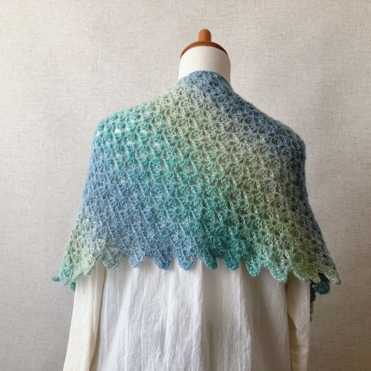 【ダウンロード版編み図】グラデーションダイアゴナルストール | かぎ針編み雑貨の編み図 ATE...