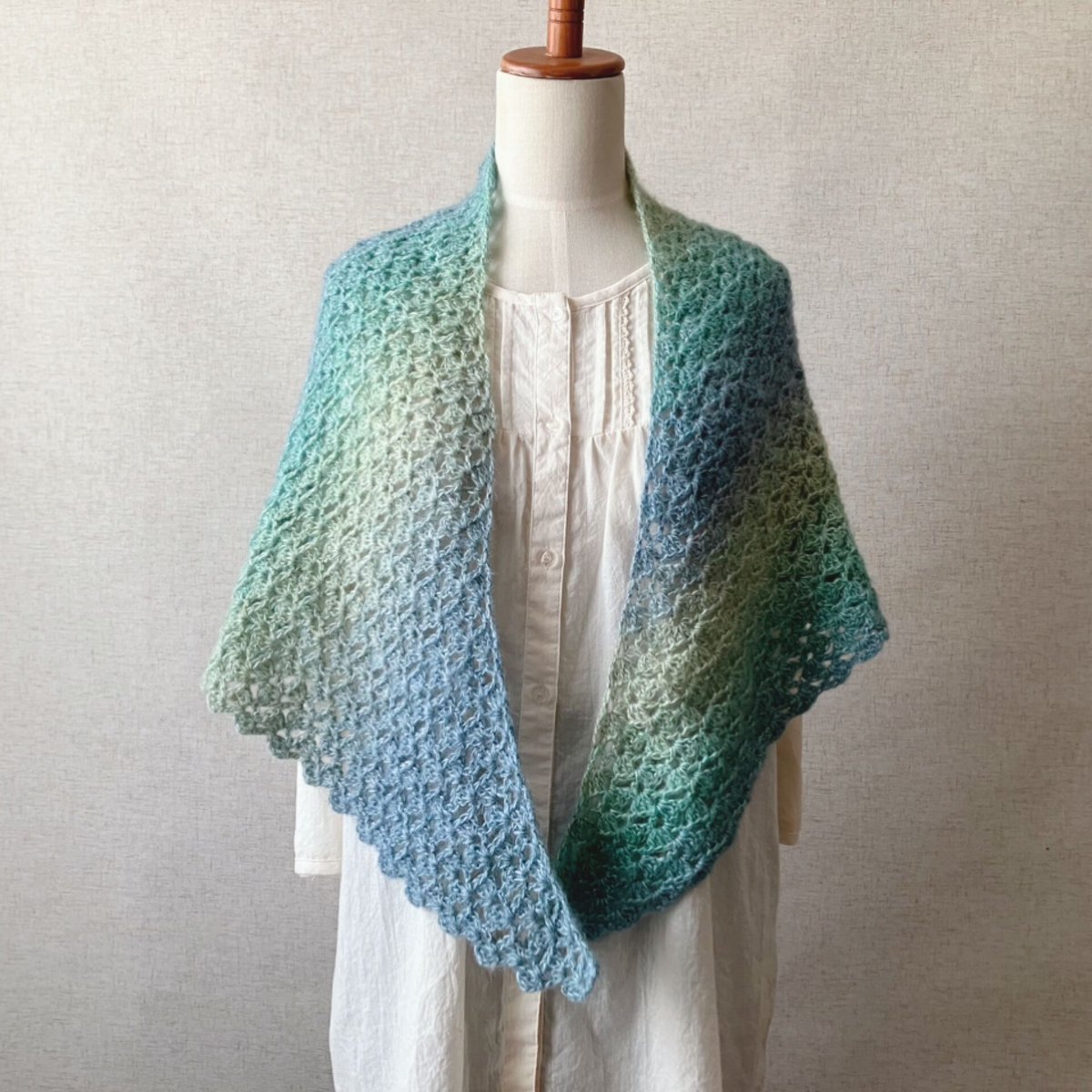 【ダウンロード版編み図】グラデーションダイアゴナルストール | かぎ針編み雑貨の編み図 ATE...