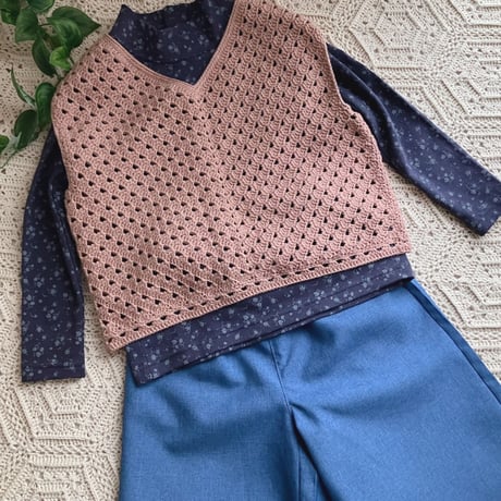 【ダウンロード版編み図】とじはぎなしの簡単Vネックベスト | かぎ針編み雑貨の編み図 ATEL...