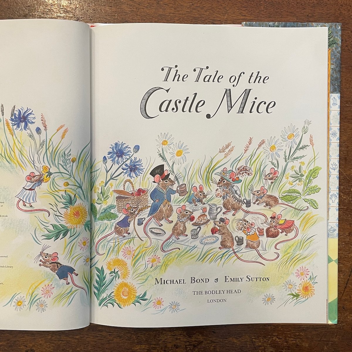 「The tale of the castle mice」Michael Bond Emily...