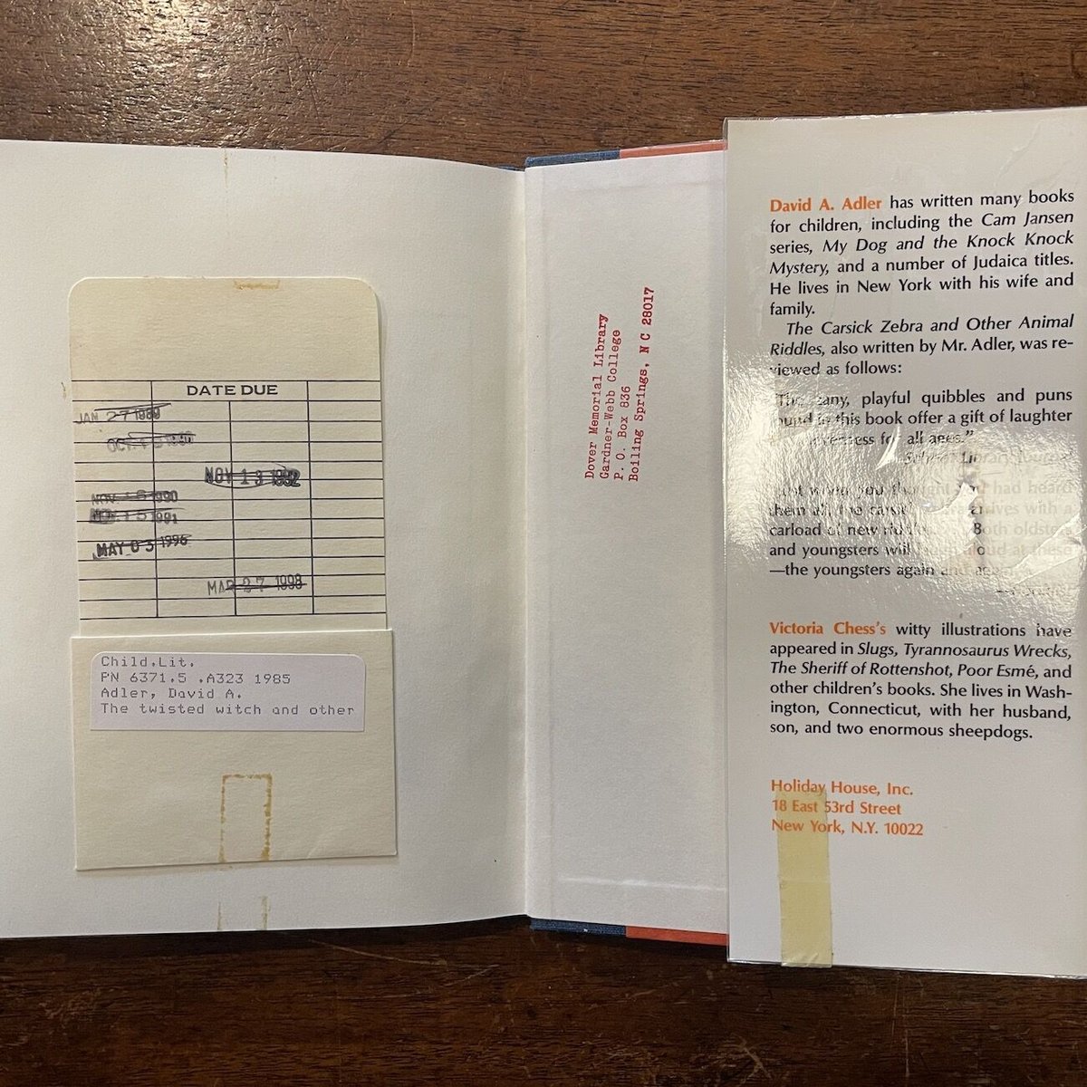 「THE TWISTED WITCH and Other Spooky Riddles」Dav...