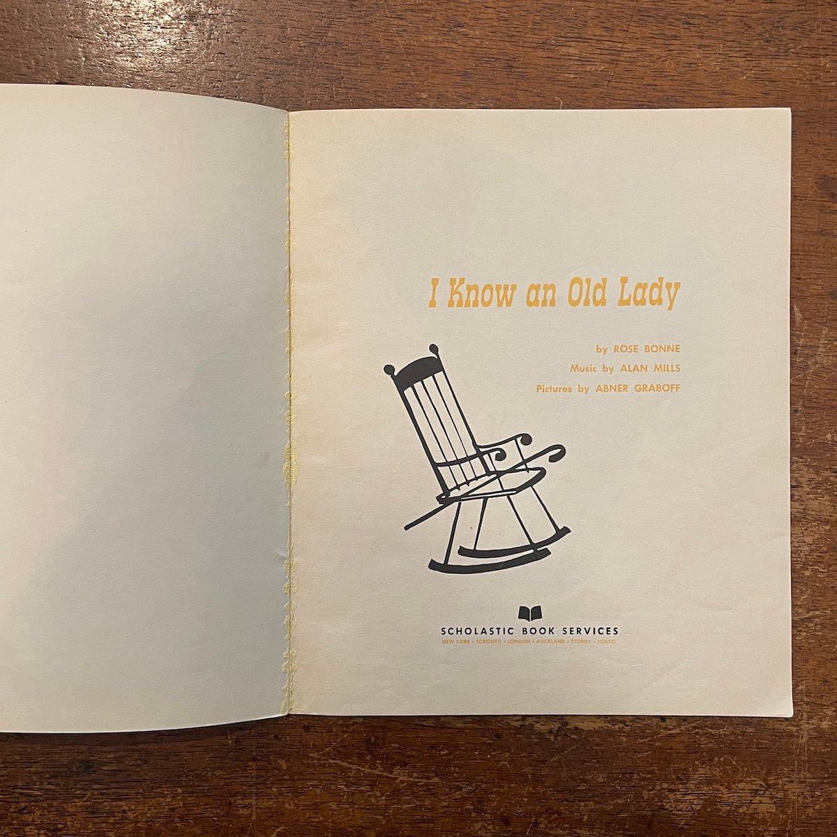 「I Know an Old Lady」Rose Bonne Abner Graboff