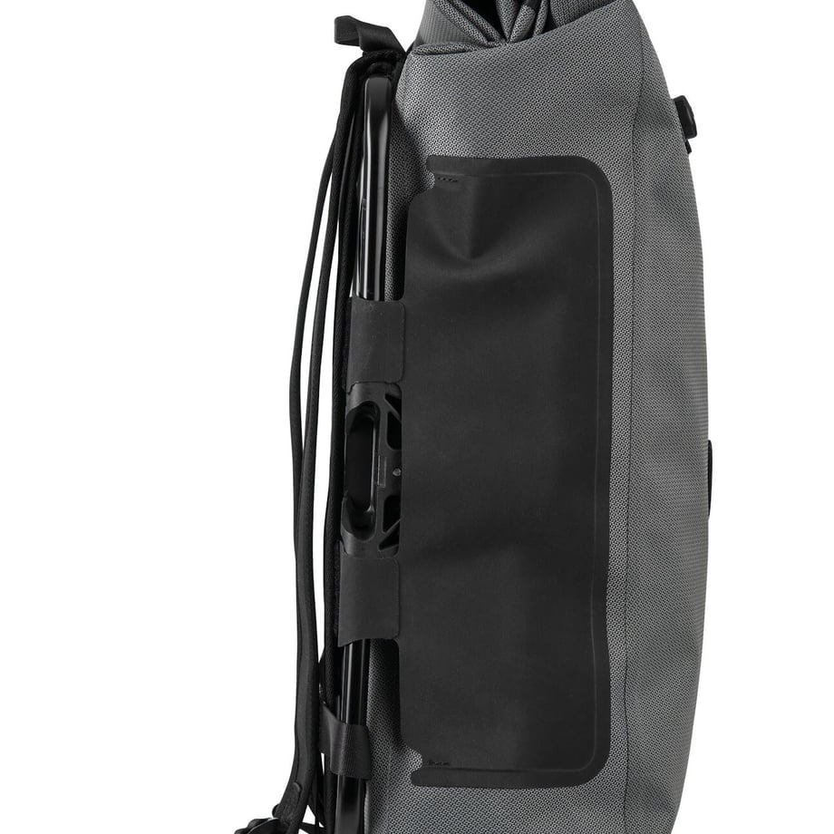 Brompton x Bear Grylls Waterproof Backpack（フロント...