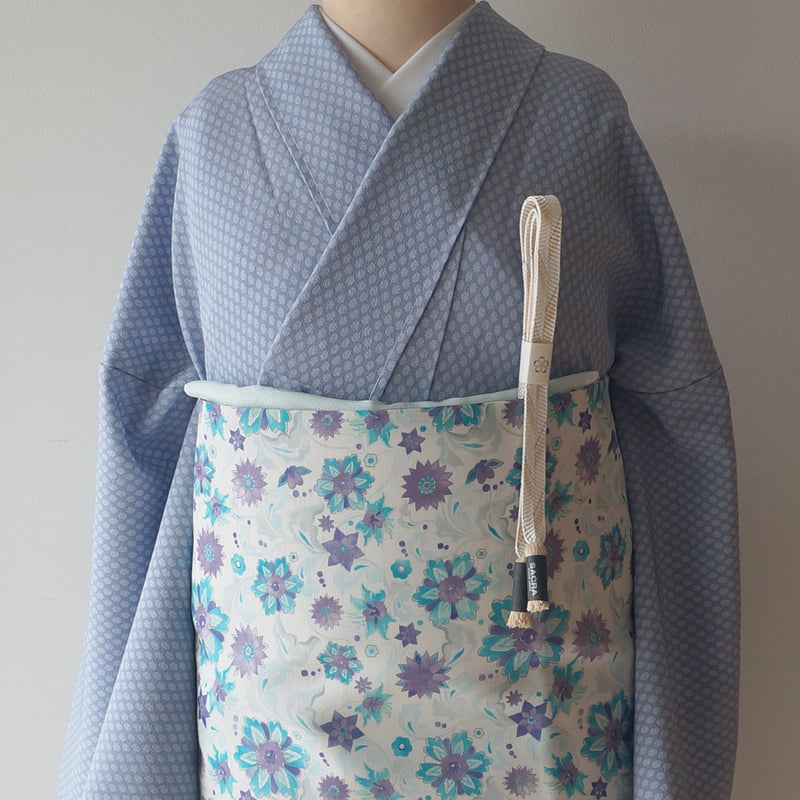 単衣】紫苑色 伝統工芸伊勢型写 変わり亀甲文 江戸小紋 | 大山 単衣】紫苑色 伝統工芸伊勢型写 変わり亀甲文 江戸小紋 | 大山
