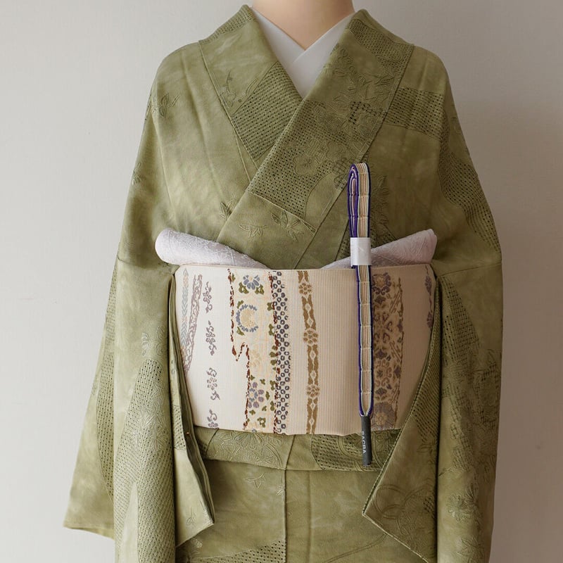 袷】青丹地 スワトー刺繍文 小紋 | 大山キモノ・ちぇらうなぼるた 袷】青丹地 スワトー刺繍文 小紋 | 大山キモノ・ちぇらうなぼるた