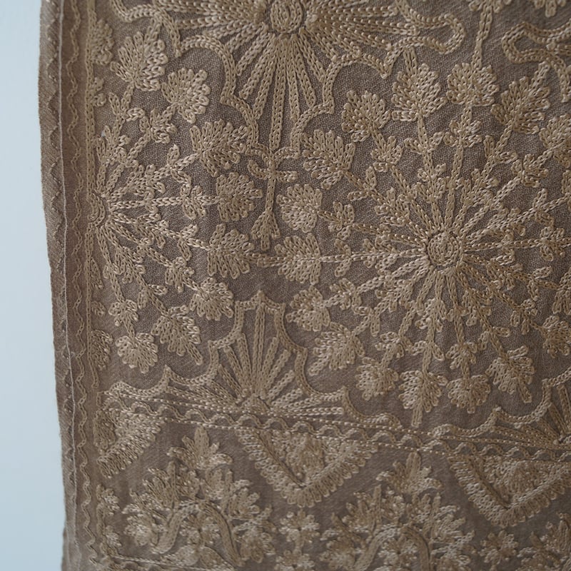 ストール】カシミール刺繍 焦香色×伽羅色 241106B | 大山キモノ ストール】カシミール刺繍 焦香色×伽羅色 241106B | 大山キモノ