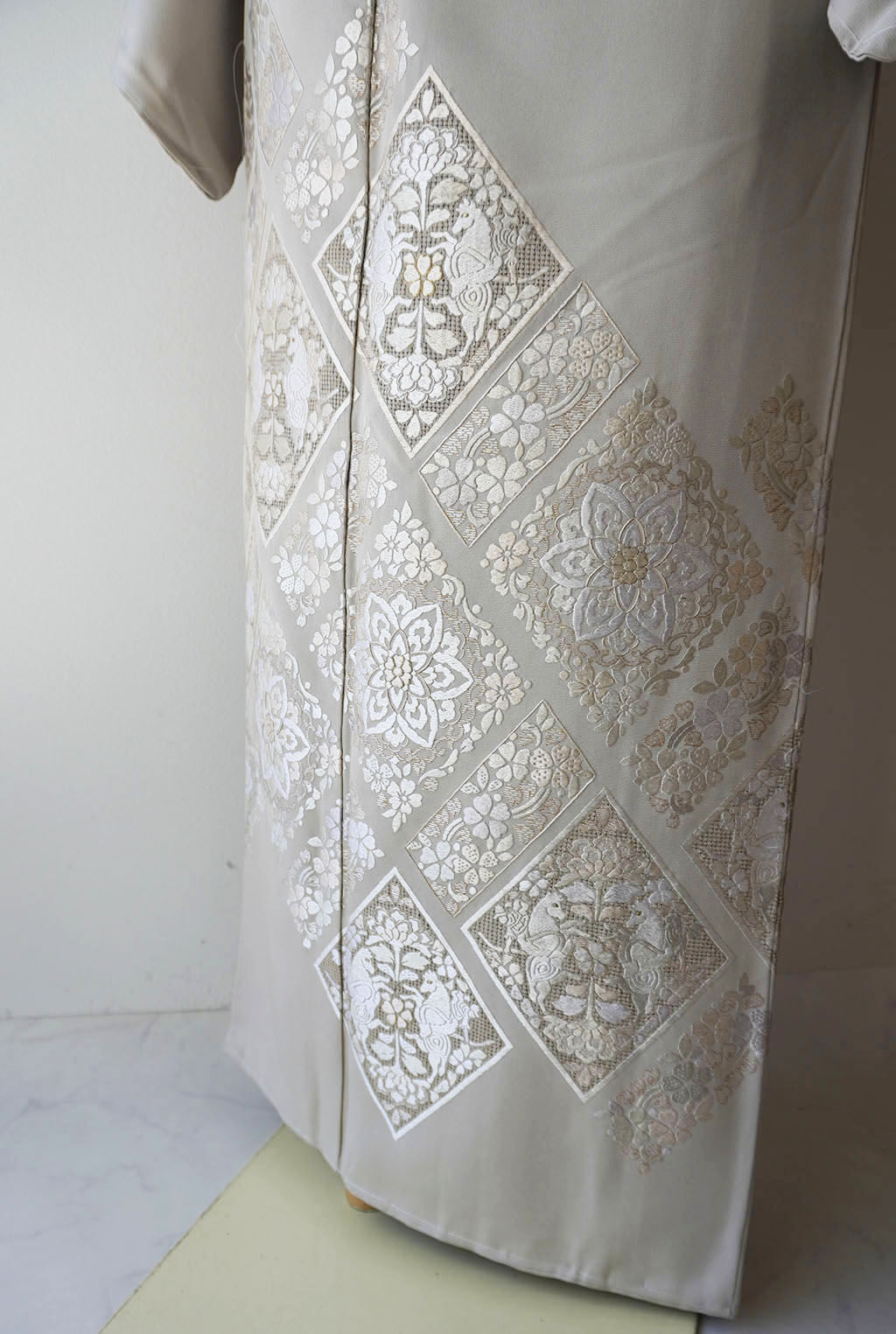 袷】紫水晶地 華唐草文汕頭刺繍色留袖 仕付け糸付き・ガード加工 袷】紫水晶地 華唐草文汕頭刺繍色留袖 仕付け糸付き・ガード加工
