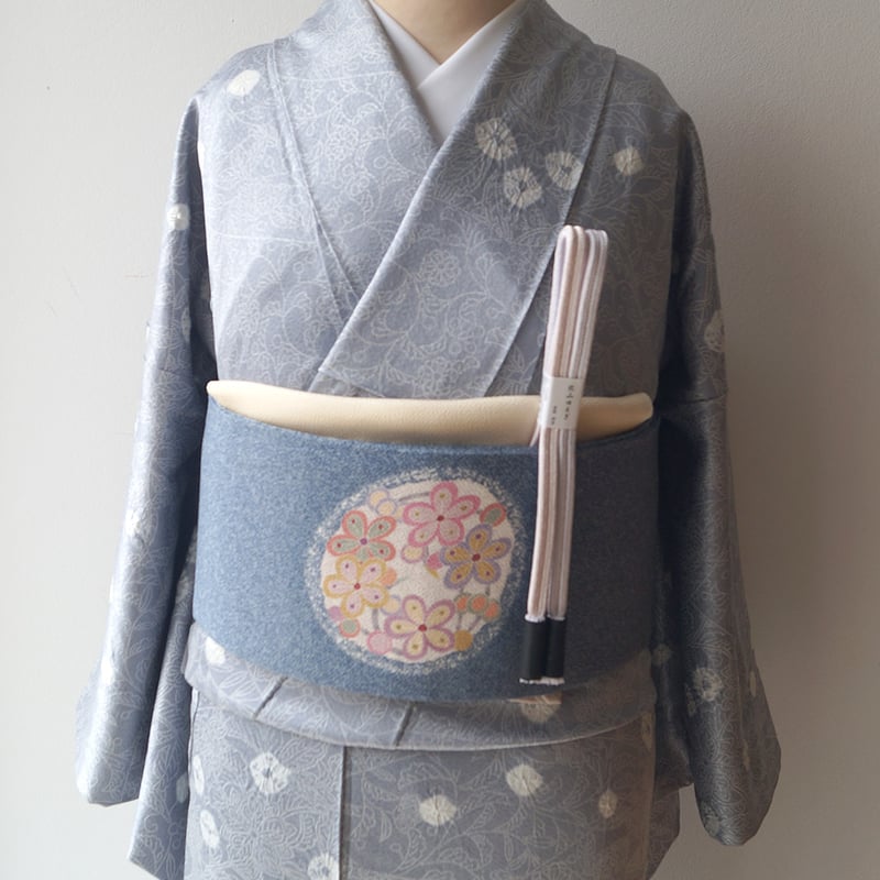袷】淡藤色 花唐草に絞り柄 小紋 | 大山キモノ・ちぇらうなぼるた 袷】淡藤色 花唐草に絞り柄 小紋 | 大山キモノ・ちぇらうなぼるた