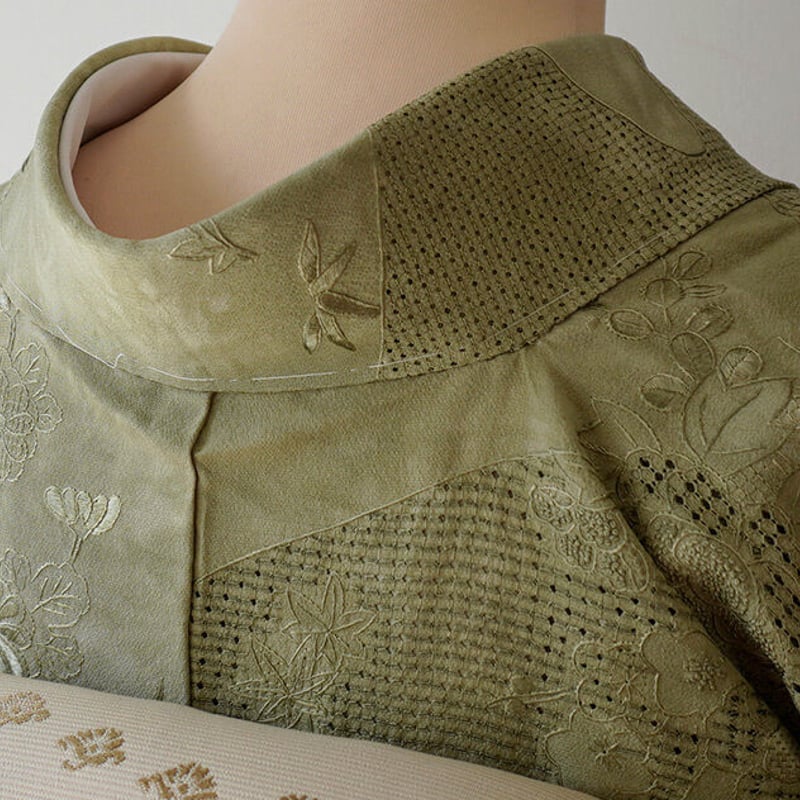 袷】青丹地 スワトー刺繍文 小紋 | 大山キモノ・ちぇらうなぼるた 袷】青丹地 スワトー刺繍文 小紋 | 大山キモノ・ちぇらうなぼるた
