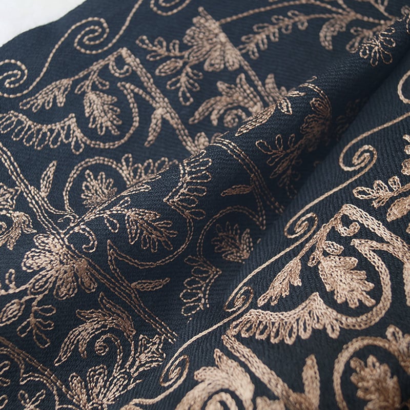 ストール】カシミール刺繍 黒色×黄橡色 241106A | 大山キモノ ストール】カシミール刺繍 黒色×黄橡色 241106A | 大山キモノ