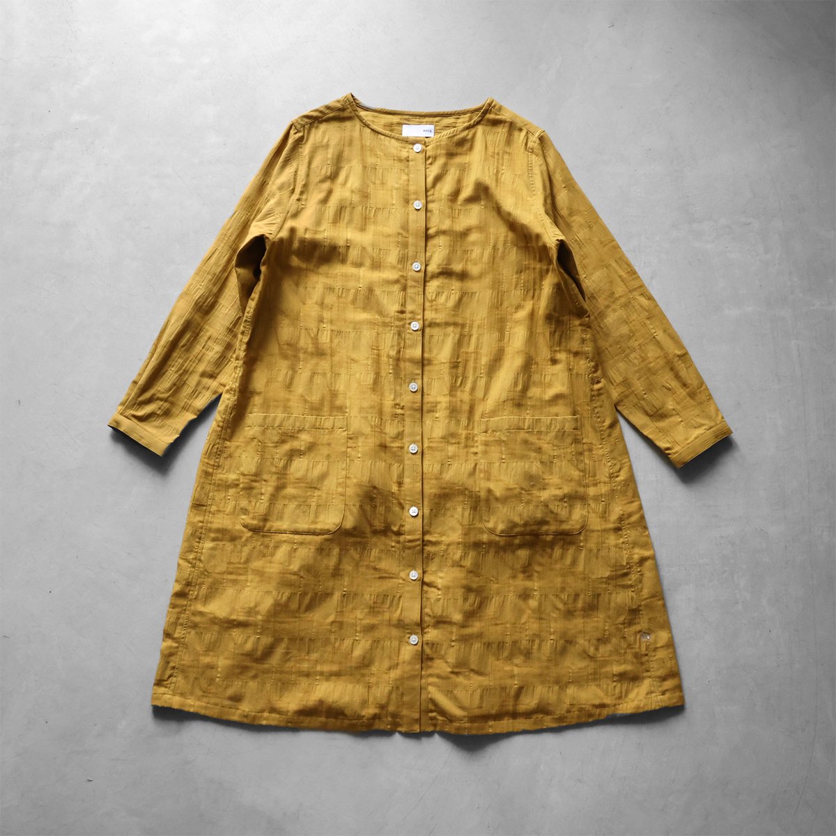柄二重織シャトルジャガードワンピース（マスタード）【レディス】U203 | HUIS onli...