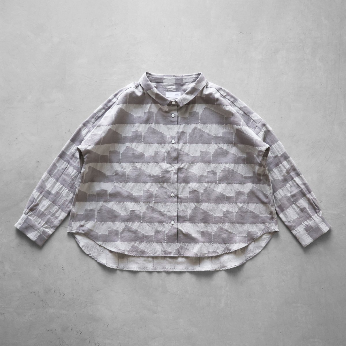 先染め朱子織シャトルジャガードワイドブラウス（ライトグレー）【レディス】U102 | HUIS...