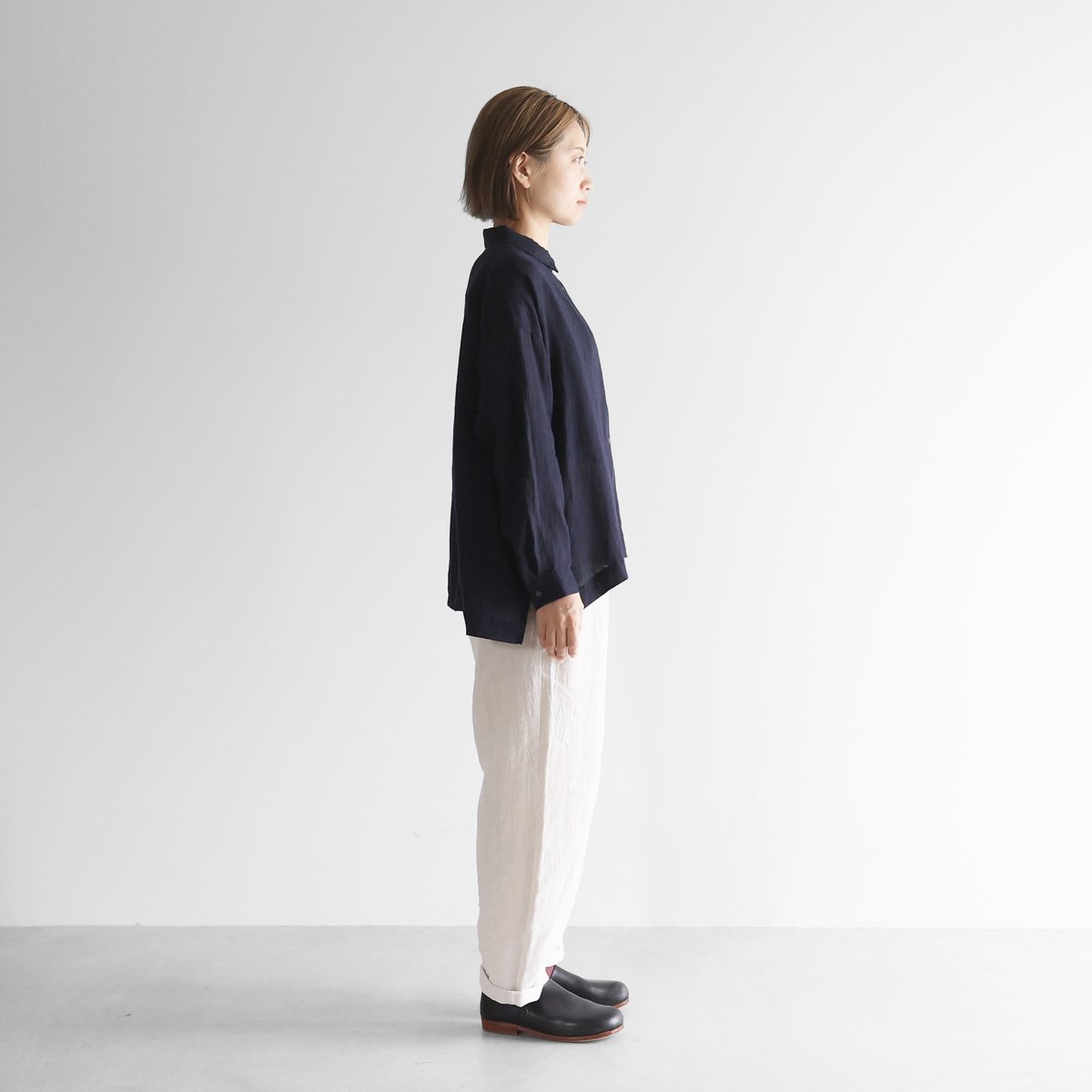 シャトルリネンライトワイドブラウス（ダークネイビー）【レディス】U105 | HUIS onl...