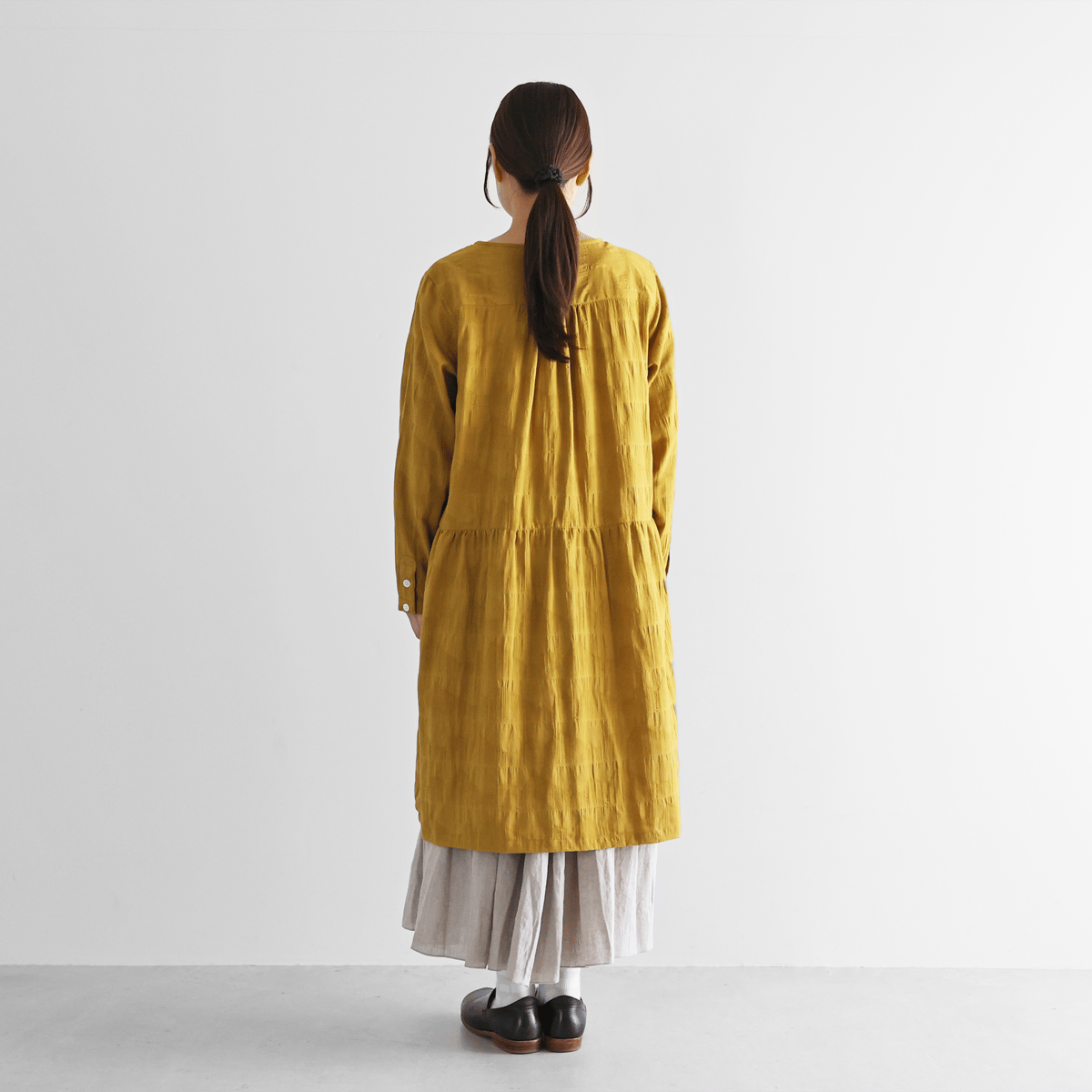 柄二重織シャトルジャガードワンピース（マスタード）【レディス】U203 | HUIS onli...