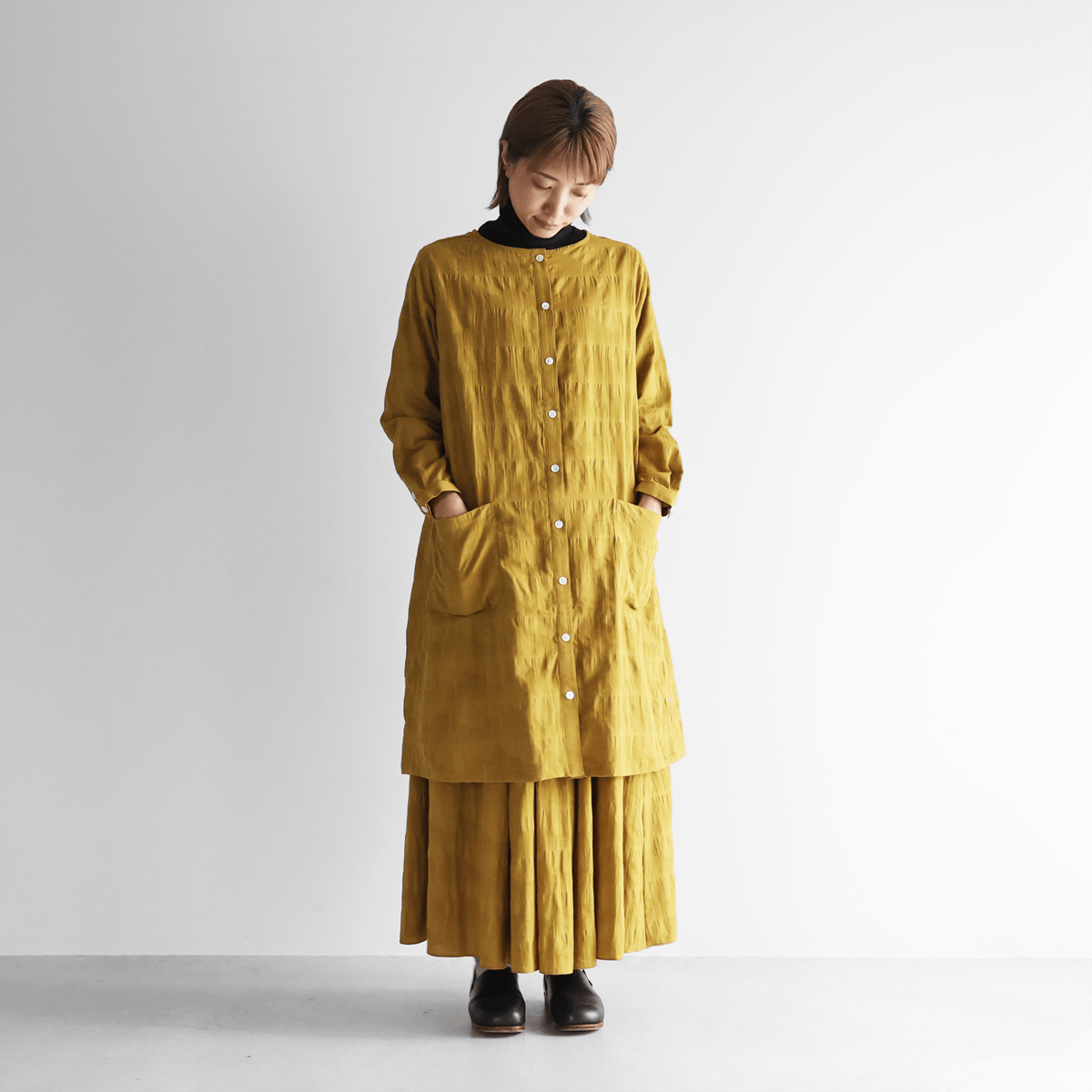 柄二重織シャトルジャガードワンピース（マスタード）【レディス】U203 | HUIS onli...