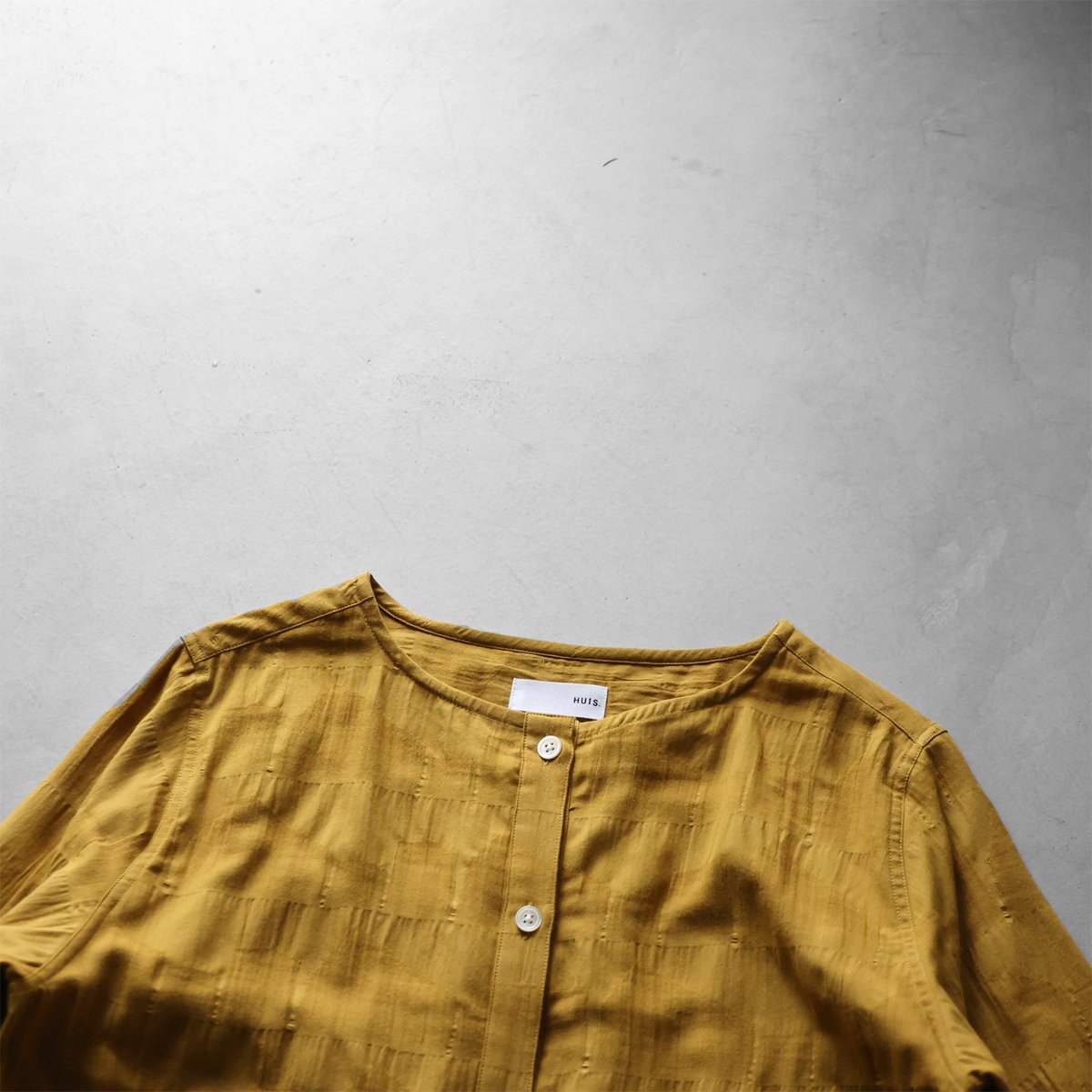 柄二重織シャトルジャガードワンピース（マスタード）【レディス】U203 | HUIS onli...