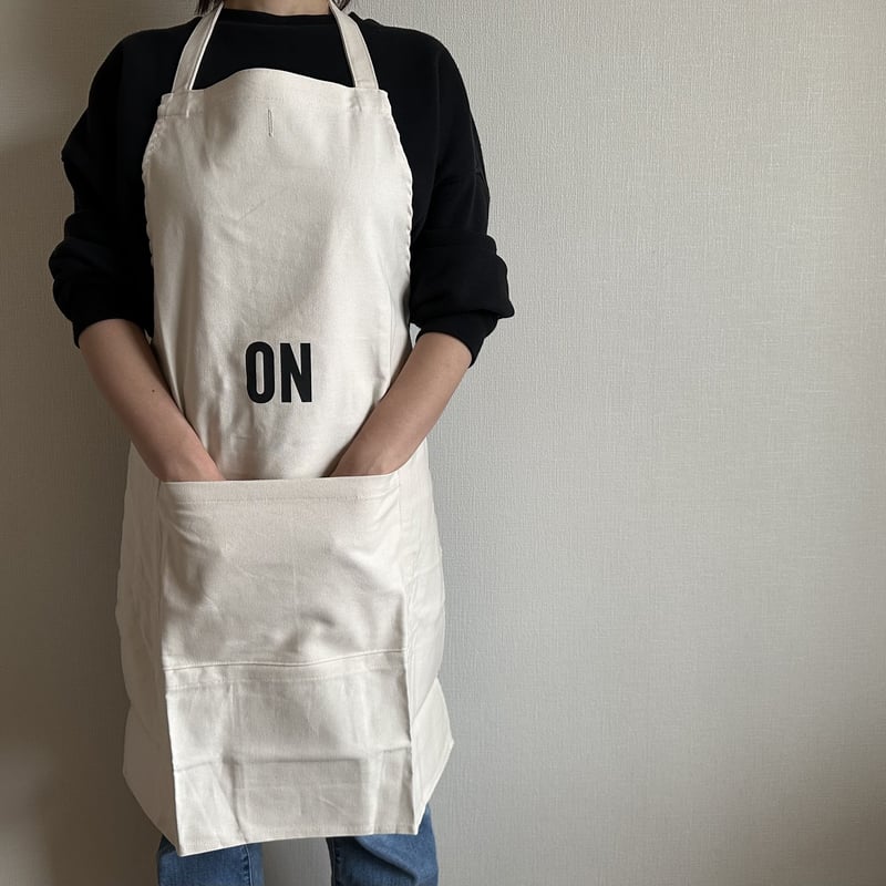DRV10 REVERSIBLE APRON“ON/OFF(リバーシブルエプロン)※NAT DRV10 REVERSIBLE APRON“ON/OFF(リバーシブルエプロン)※NAT