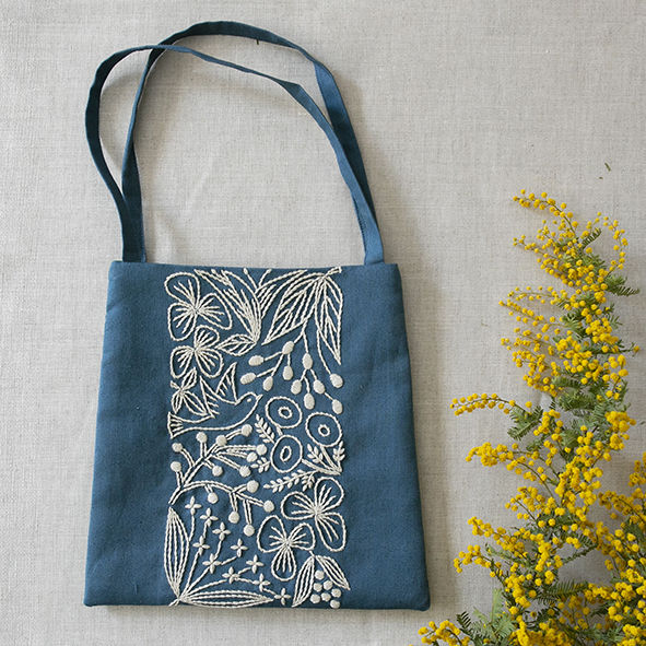 Alice Makabe 小鳥と草花の小さなバッグ Blue×Ecru | piece store Alice Makabe 小鳥と草花の小さなバッグ Blue×Ecru | piece store