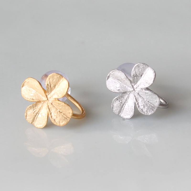 クローバーのイヤーカフ / Clover ear cuff | atelier mozu クローバーのイヤーカフ / Clover ear cuff | atelier mozu