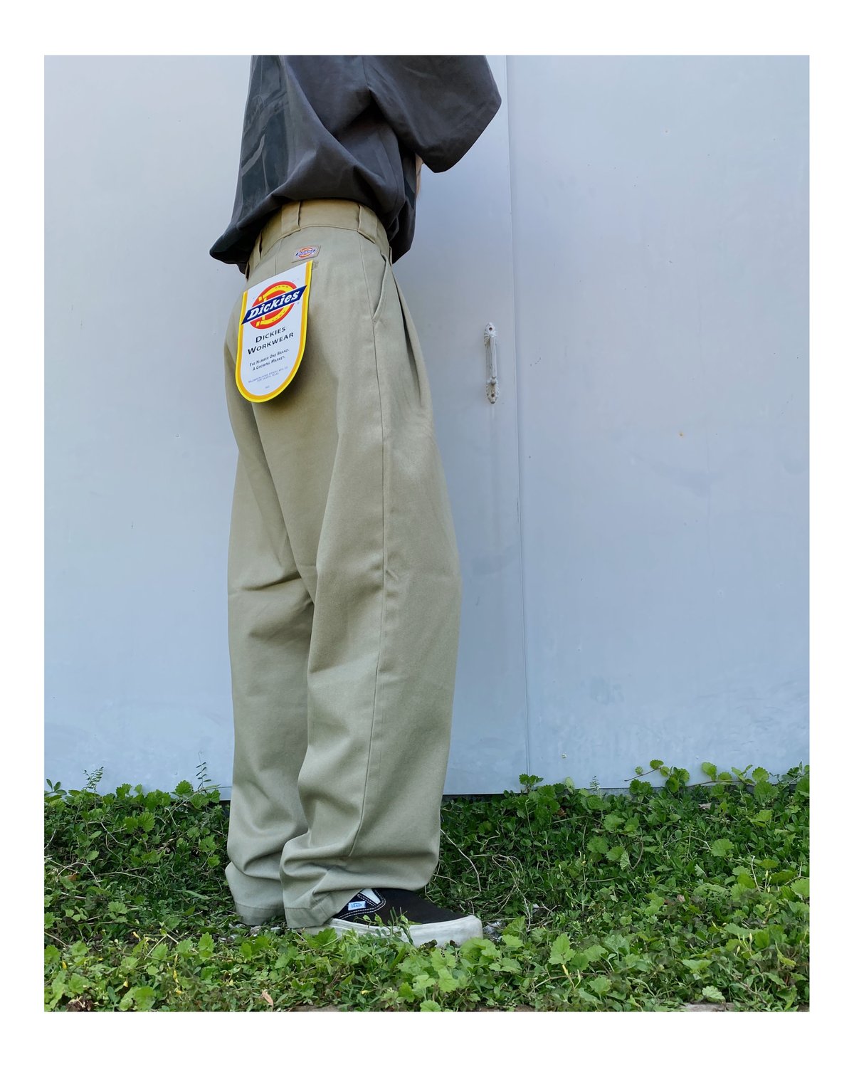 HOLIDAY「DICKIES 2TUCK PANTS 」beige. | gouter le HOLIDAY「DICKIES 2TUCK PANTS 」beige. | gouter le