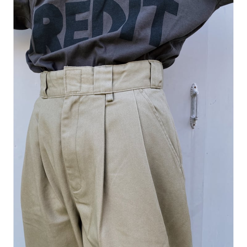 HOLIDAY「DICKIES 2TUCK PANTS 」beige. | gouter le HOLIDAY「DICKIES 2TUCK PANTS 」beige. | gouter le